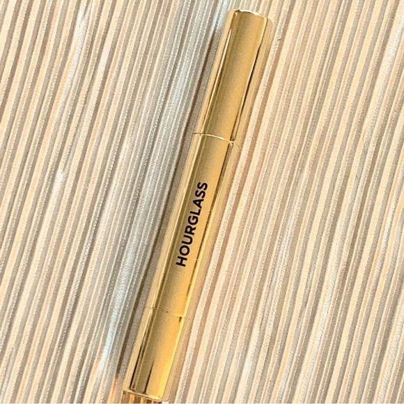 Hourglass | Makeup | Hourglass Phantom Volumizing Glossy Balm Trace ...